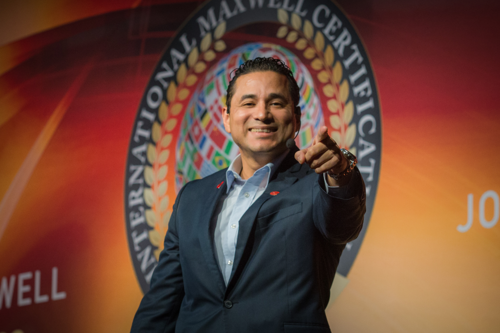 Walter Romero recibe importante certificación como Conferencista ...