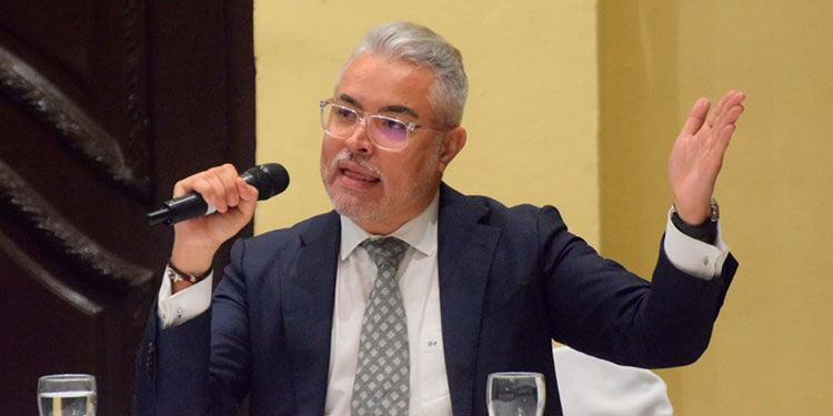 Dimes y diretes entre Odir Fernández y Dacio Castillo. - El Periódico ...